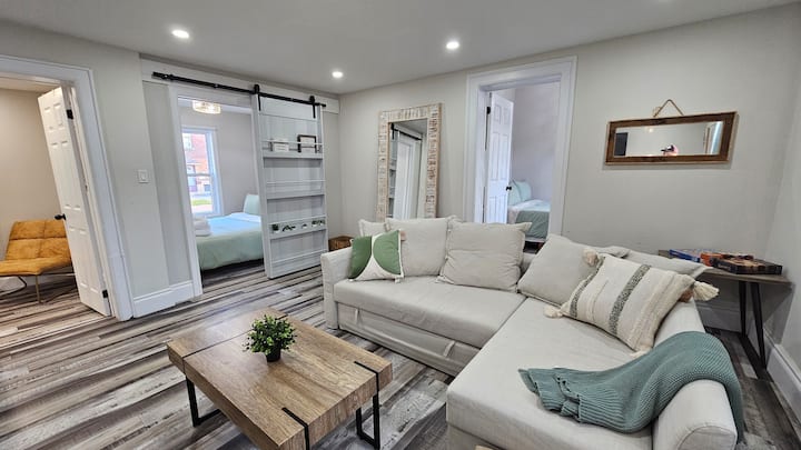Cozy, Close And Contemporary! - Niagara Falls