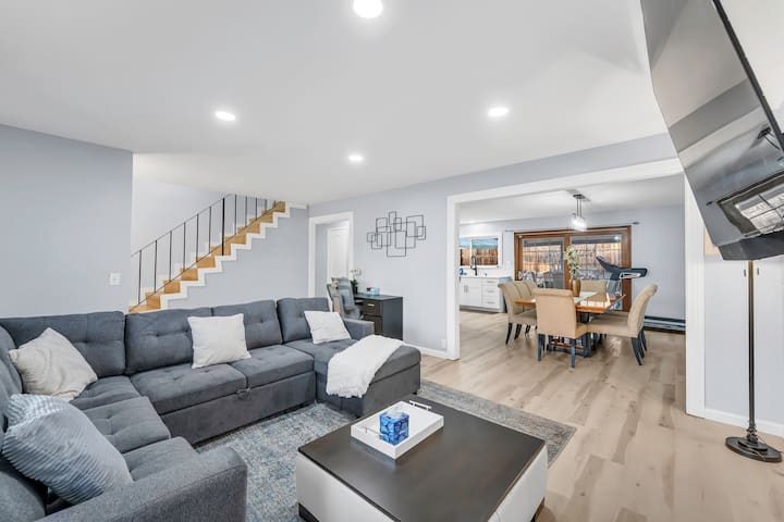 Charming 4-bedroom Retreat - Sparks, NV