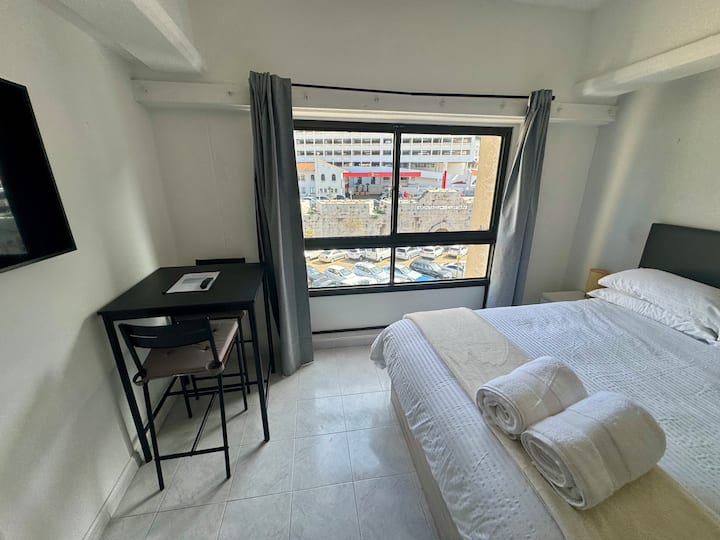 Modern Cozy Flat Prime Location - Gibraltar