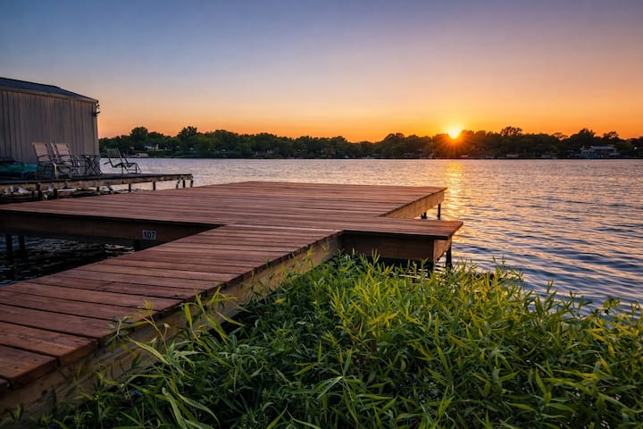 Redbud: Lake House At Lake Wabaunsee, Flint Hills - Lake Wabaunsee, Alma