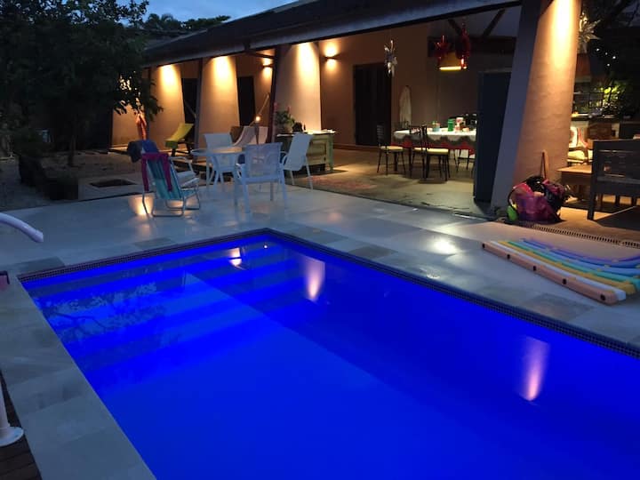 Casa: áRea De 900m² Piscina E Lazer Até 12 Pessoas - Ubatuba