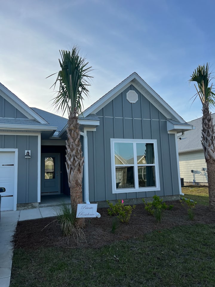 Salty Beach Cottage ~Golfcart For6~pool~beach Gear - Port St. Joe, FL
