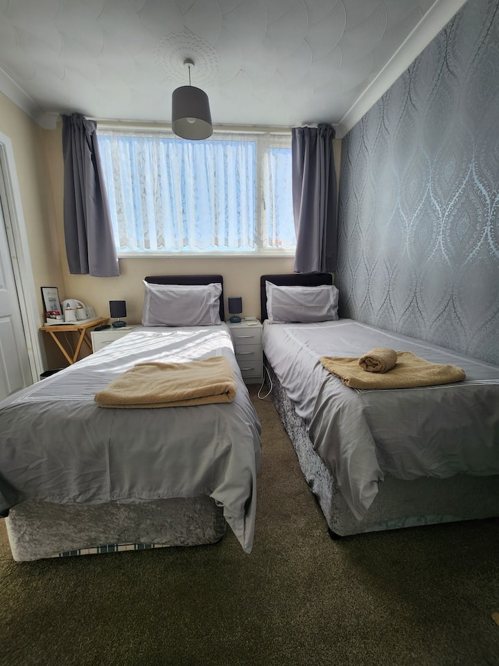 Bedroom 1 Is A Double At The Front Of The House. - Great Yarmouth