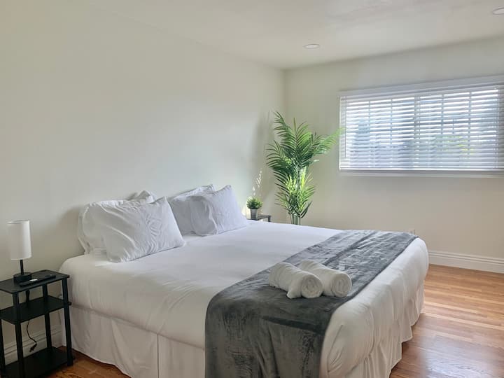 Ca3. (Room C) Spacious King Bed W/ Game Room - Buena Park, CA