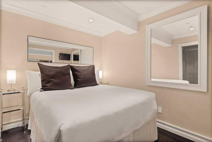 2 Bedroom, Best Location, Next To The Gondola - Aspen, CO