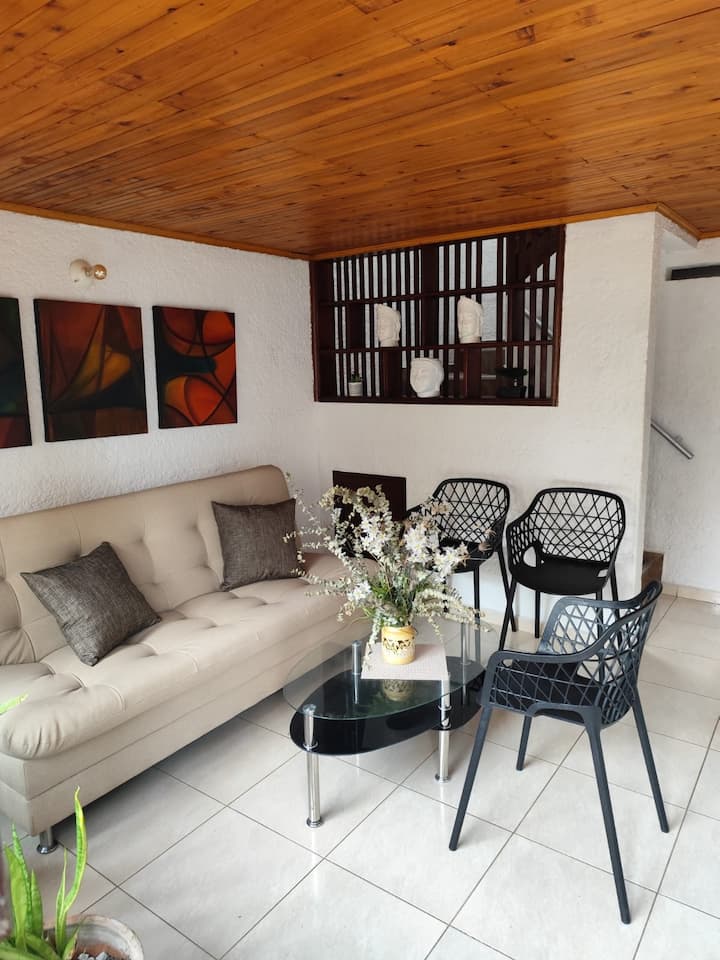 Linda Y Cómoda Casa En Medellín - Sabaneta