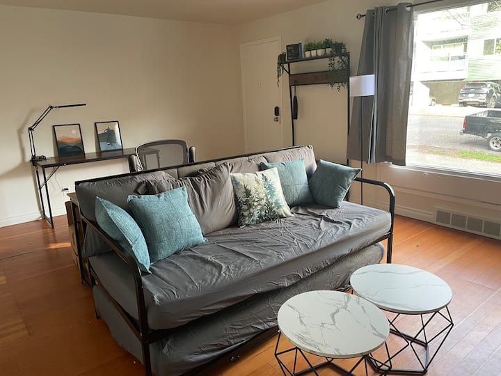 Capitol Hill 1 Bdrm With Parking - Seattle, WA