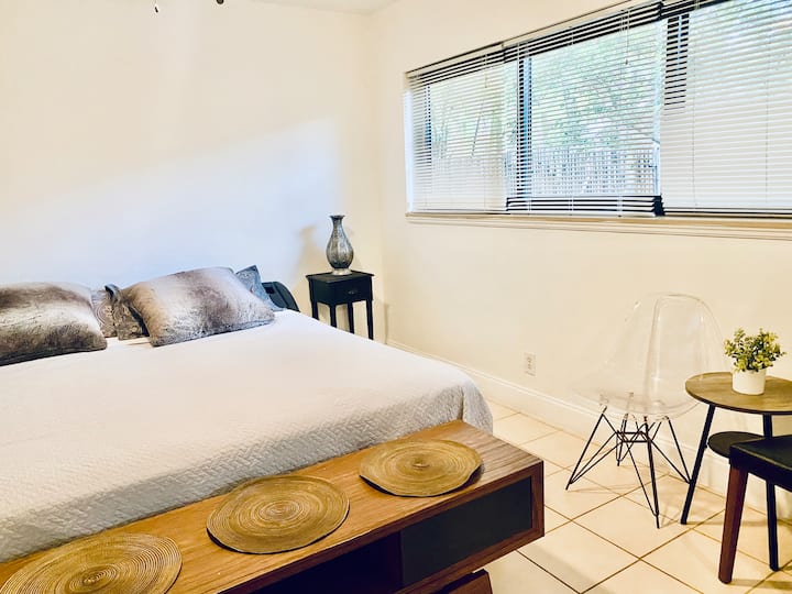 Excellent Guest House Near Ocean - Dania Beach, FL
