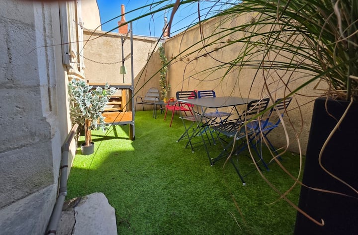 Quartier Cathédrale, Clim , Cour 15m2, Parking - Bourges