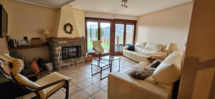 Acogedor Adosado Con Jardín,chimenea Y Piscina - Formigal