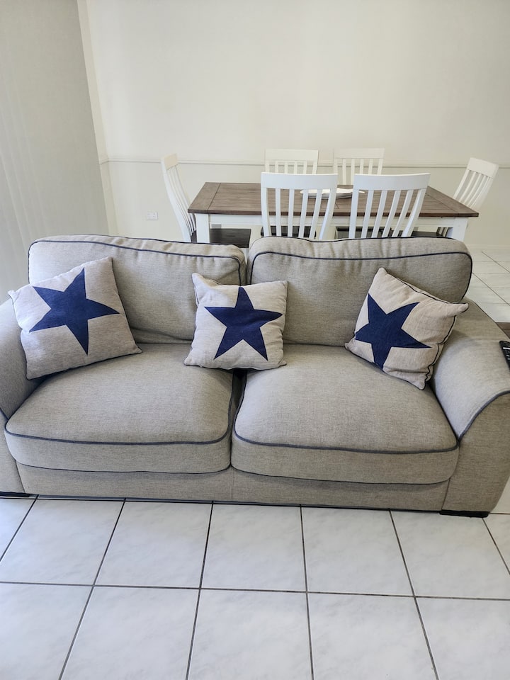 Tropical Beachfront Apartment. - Cairns