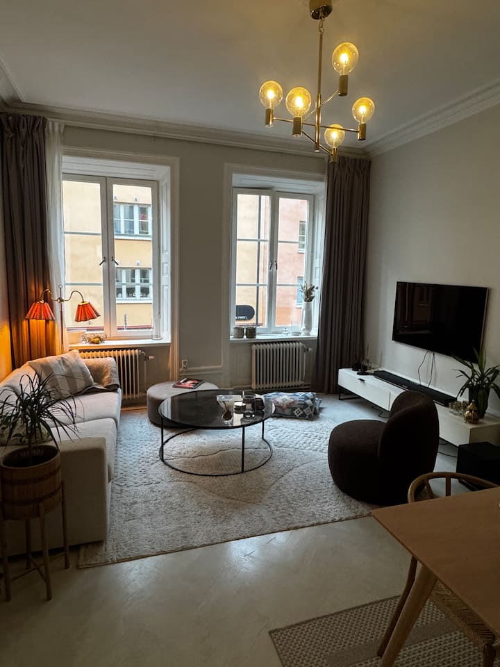 Mysig 2a I Hjärtat Av Södermalm (Slussen/götgatan) - Stockholm