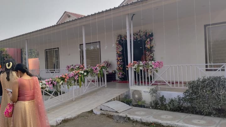 Luxury Farm With Pool - Faridabad