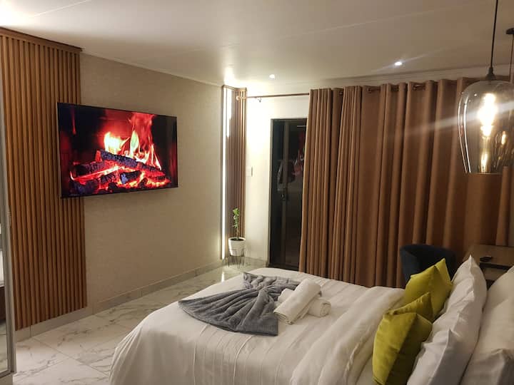 Your Stay At Vic's Place - Centurion
