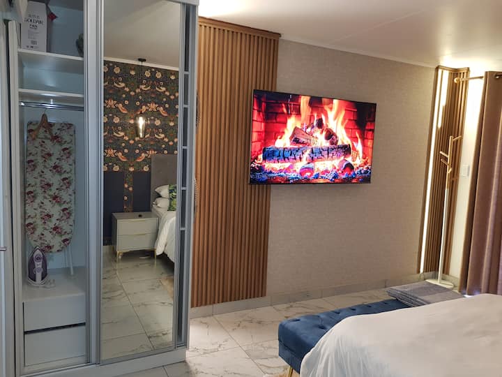 Your Stay At Vic's Place - Centurion