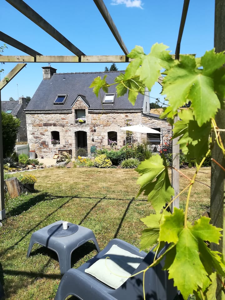 Chambre Pour Nuitées Reposantes. - Baud