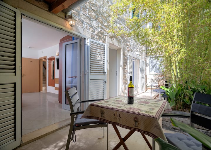 "Pulse Of Hvar" - Apt In The Heart Of Hvar Town! - Hvar