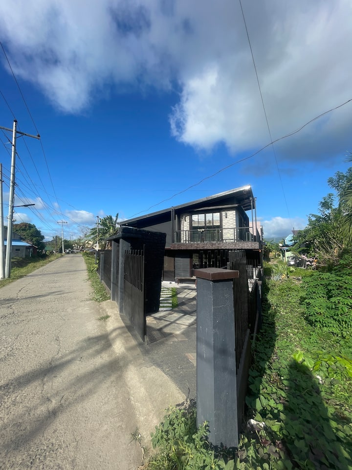 The Black House In Laguna - Siniloan