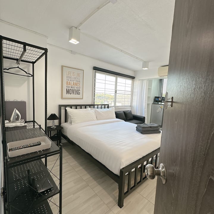 White & Black Cozy Room / Heart Of Nimman - Chiang Mai, Thailand