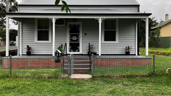Bendigo Miner’s Cottage Centrally Located - Bendigo