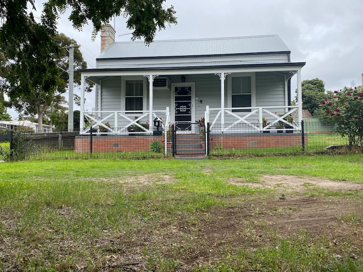 Bendigo Miner’s Cottage Centrally Located - Bendigo
