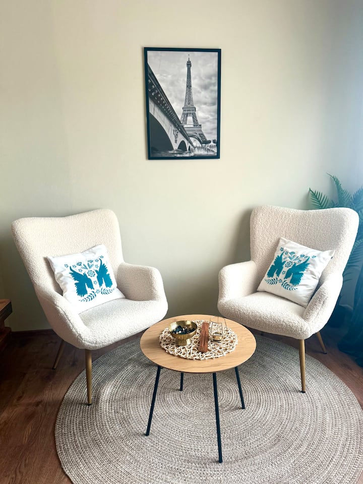 Артистичен и уютен апартамент в  център на София - Sofia