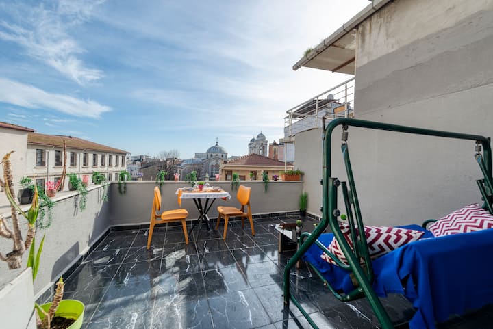 Spacious And Stylish Room With Balcony - Istanbul