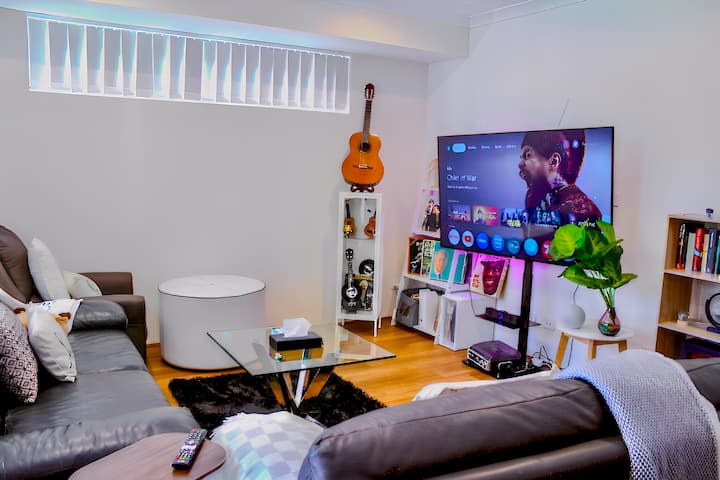 Vineyard Gem: Modern 3bed Home, Backyard & Parking - Perth