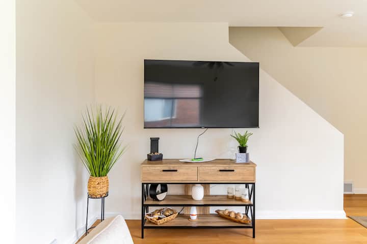 Cozy & Stylish - Dearborn, MI