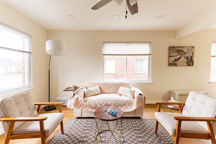 Cozy & Stylish - Fair Lane, Home of Clara and Henry Ford