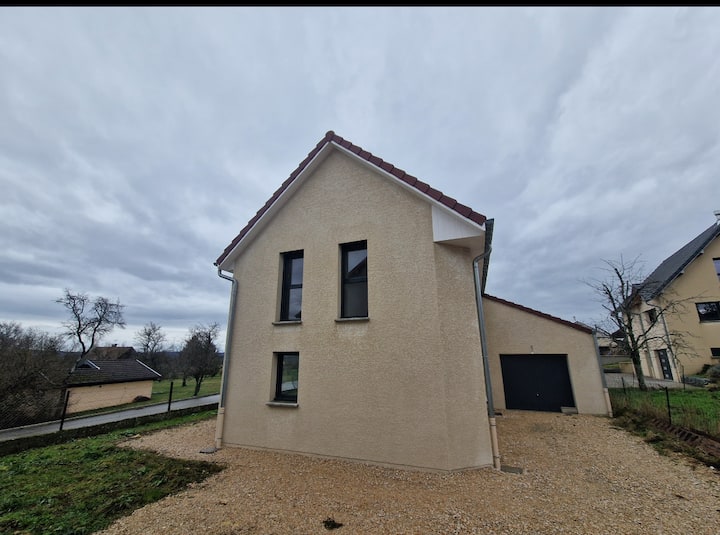 Deux Chambres Dans Une Maison - Doubs