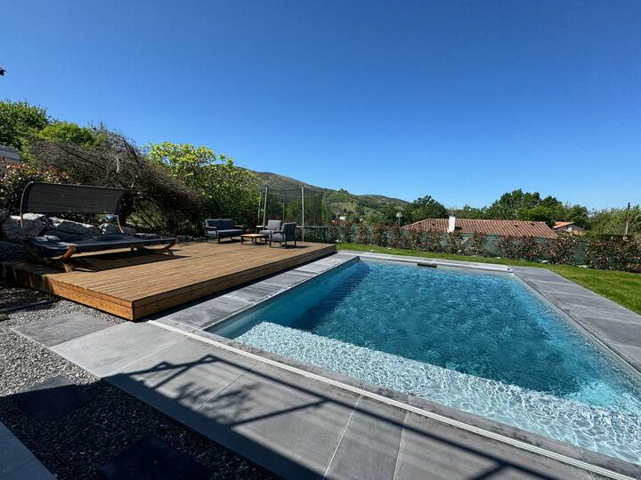 Bas De Maison Avec Piscine - Bera