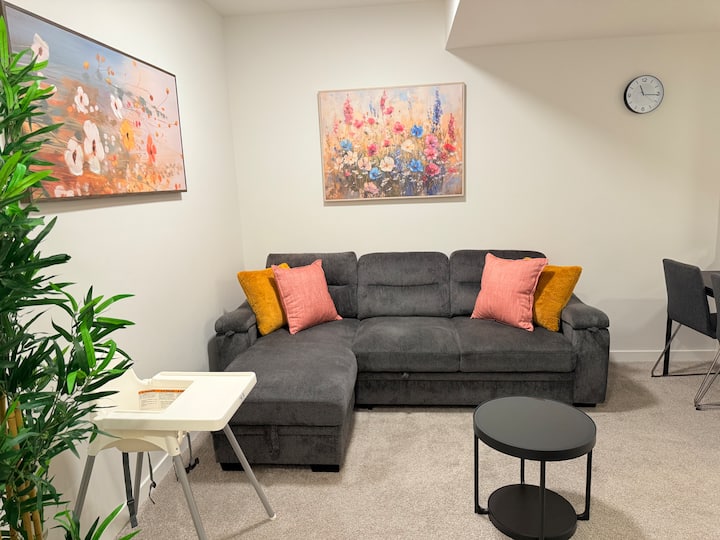 Clean, Cozy, Comfy & Modern - Calgary