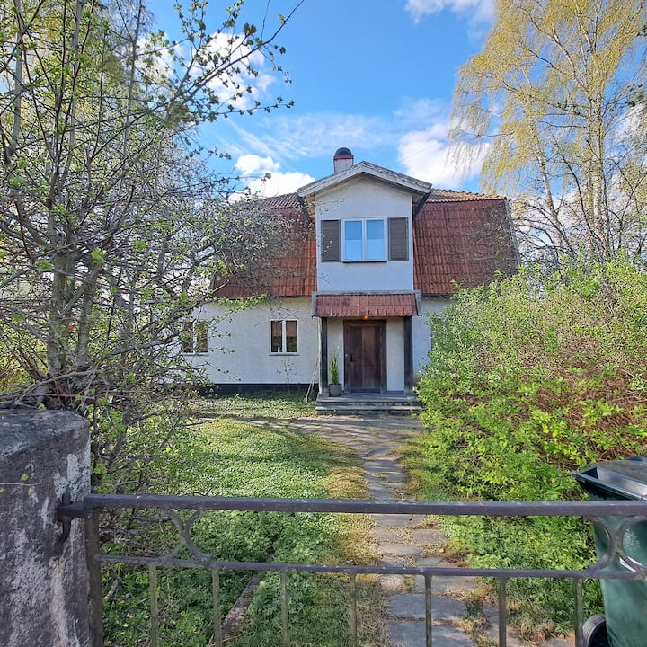 Vackert, Ljust Och Rymligt Hus För 8 Personer - Stockholm