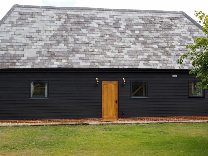 Idyllic Listed Converted Barn With Tennis Court - Highclere