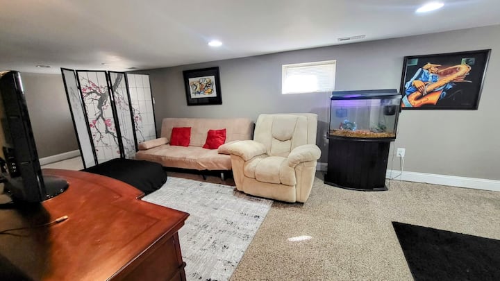 Snuggle Up Basement Studio – Your Cozy Getaway! - Dundalk, MD