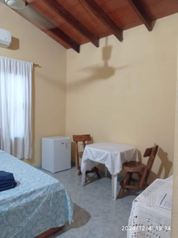 Habitación Con Baño, Piscina Y Estacionamiento - Tobatí
