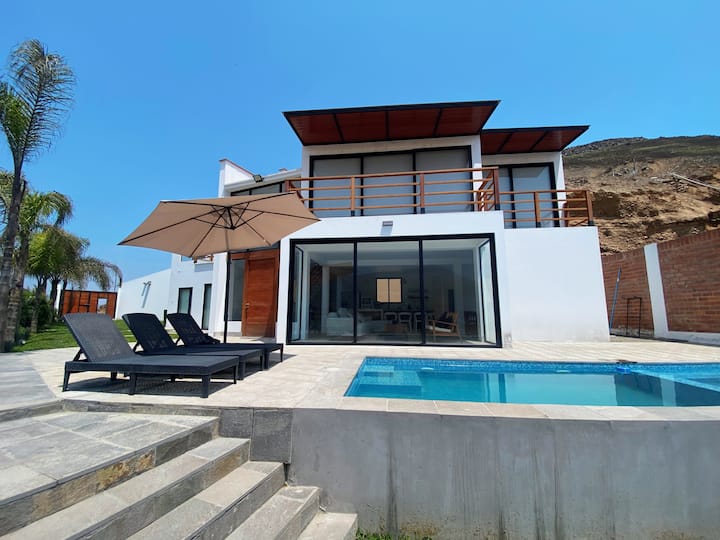 Casa Vista A La Montaña Lomas De Pachacamac - Perú