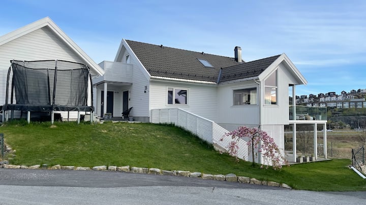 Familievennlig Enebolig I Rolig Nabolag - Kristiansand