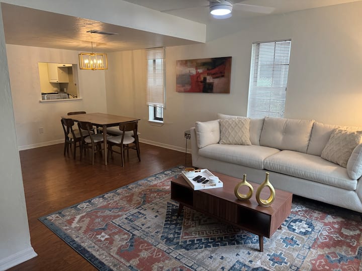 Walk To Uf-stadium 2 Bedroom, 1.5 Bath + Parking - Gainesville, FL