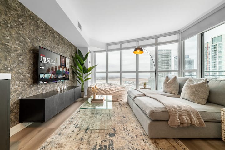 Skyline Dreams Floor To-ceiling Views & King Bed - Toronto, ON