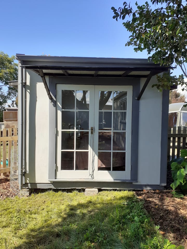 Cute Garden Cabin - Motueka
