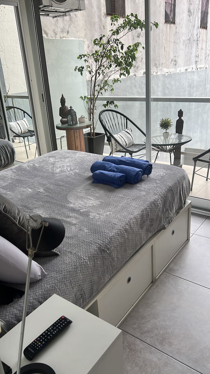 Frente Al Congreso • Wifi Rápido + Aire + Cava - Argentina