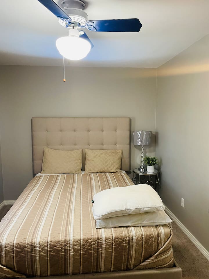 Quiet Little Room - Clarksville, TN