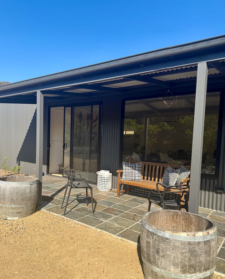 Barn On The 5th… Private, & Immersed In Bush - Cape Schanck