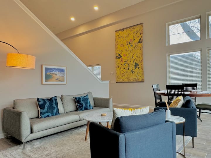 Contemporary Downtown Loft | Walk Everywhere! - Saugatuck, MI
