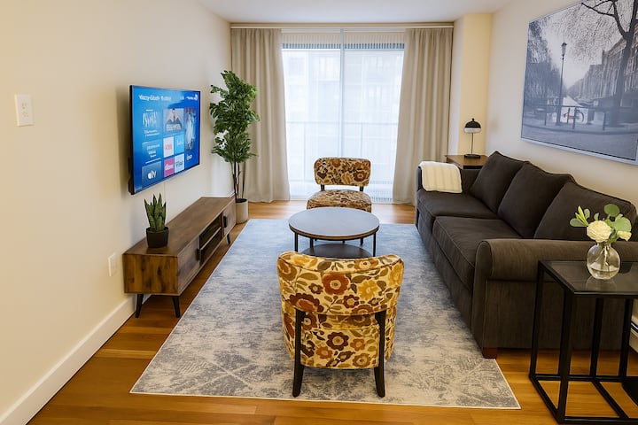 Spacious 2bd Beltline Condo | Free Parking + Gym - Calgary