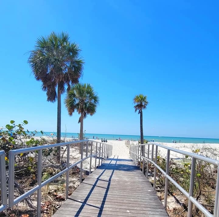Waterfront Coastal Condo Retreat - Perfect Escape - Madeira Beach, FL