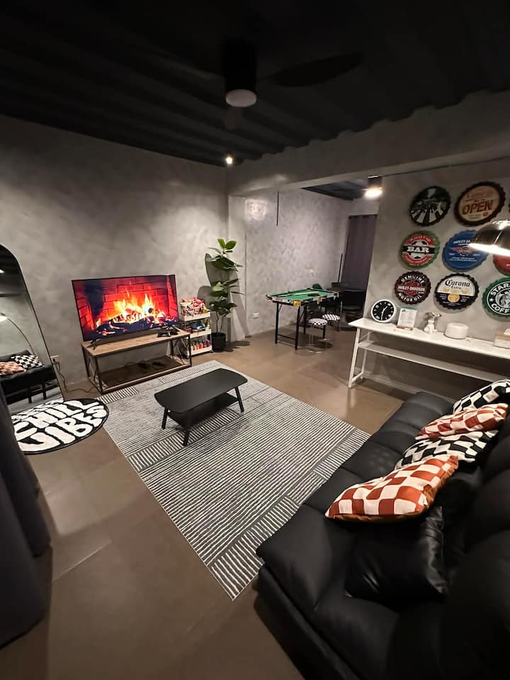 Cozy Hideout- Billiards, Netflix & Street Parking - Taytay