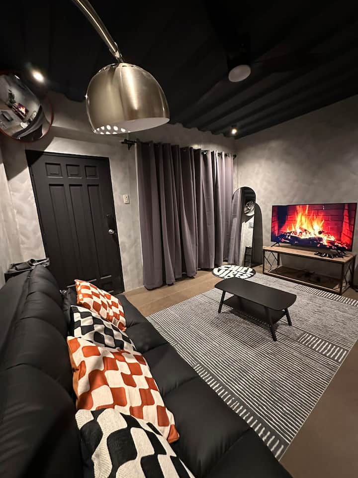 Cozy Hideout- Billiards, Netflix & Arcade Games - Taytay